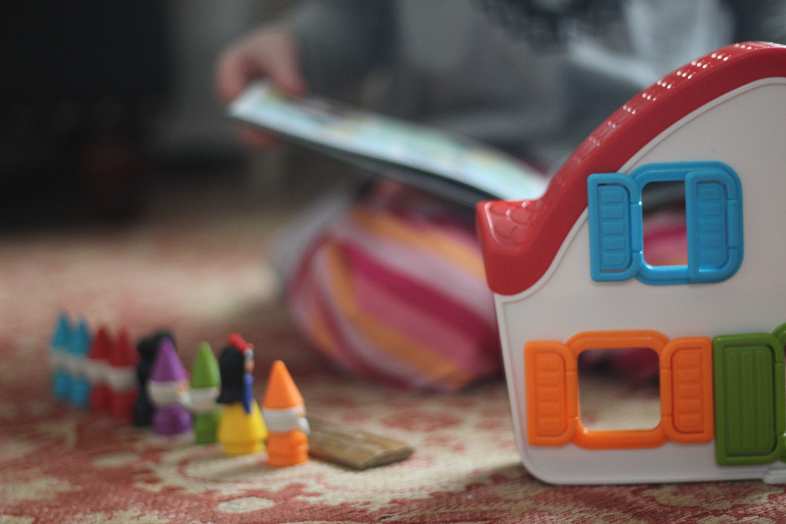 SNOW WHITE LOGIC GAME: CRITICAL THINKING FOR YOUR PRESCHOOLER ...